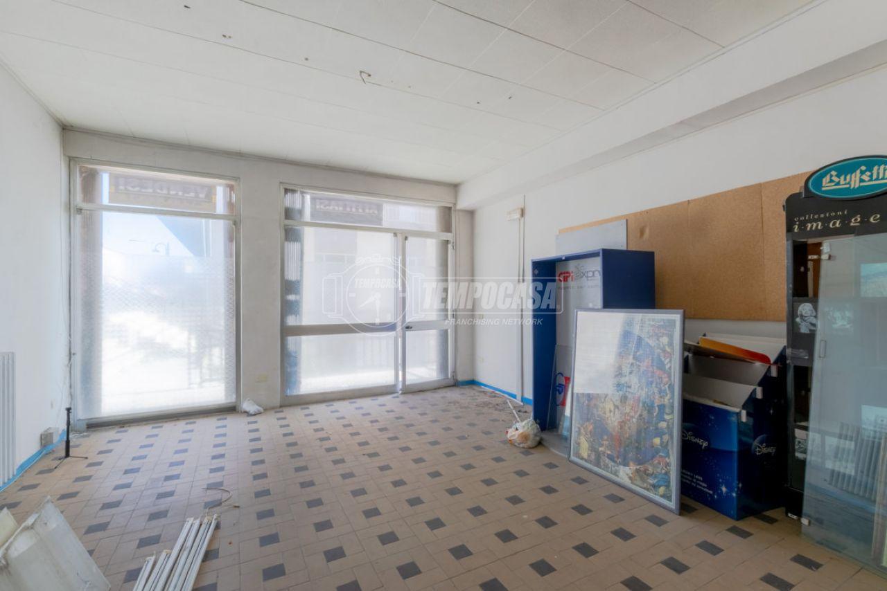 Negozio in vendita a Montegranaro