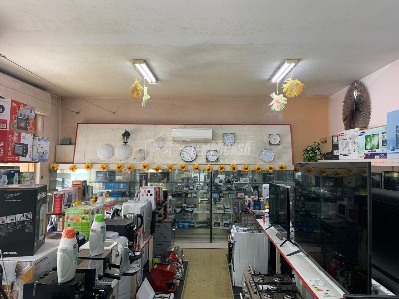 Negozio in vendita a Montecosaro