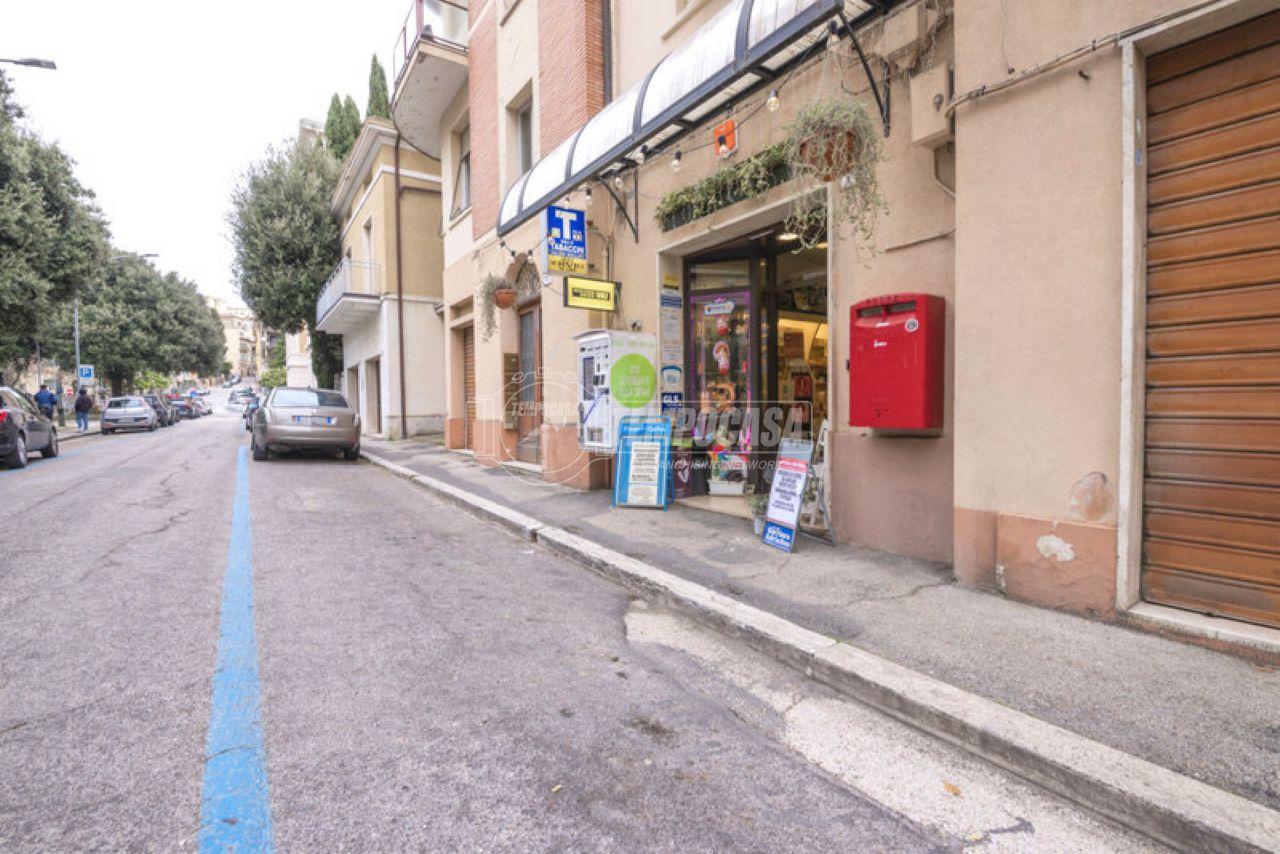 Tabaccheria in vendita a Macerata