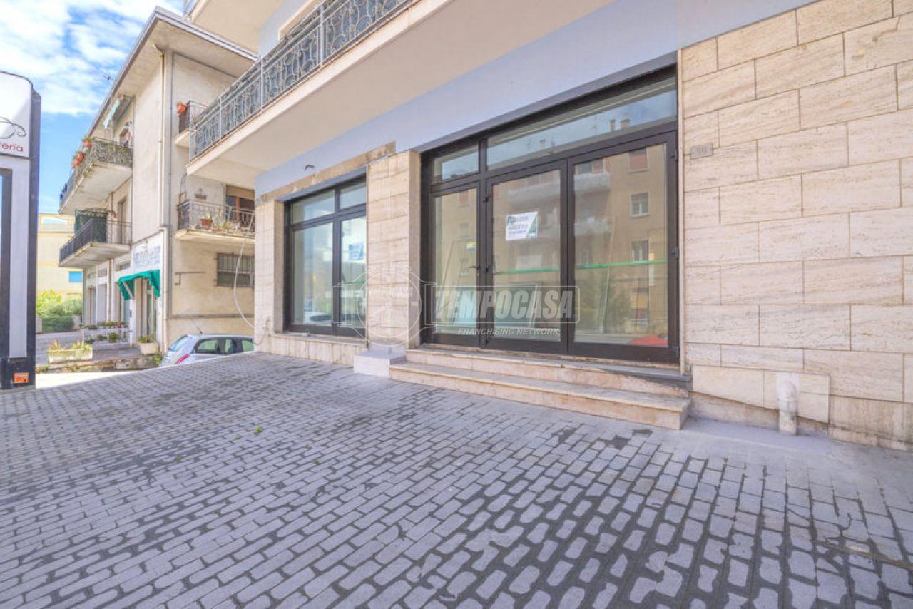 Negozio in affitto a Civitanova Marche