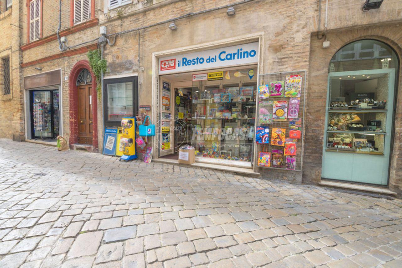 Edicola in vendita a Macerata