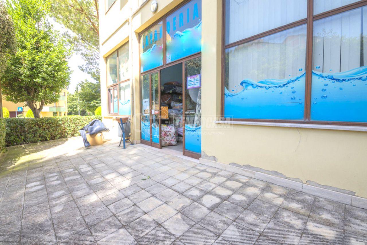 Negozio in vendita a Macerata