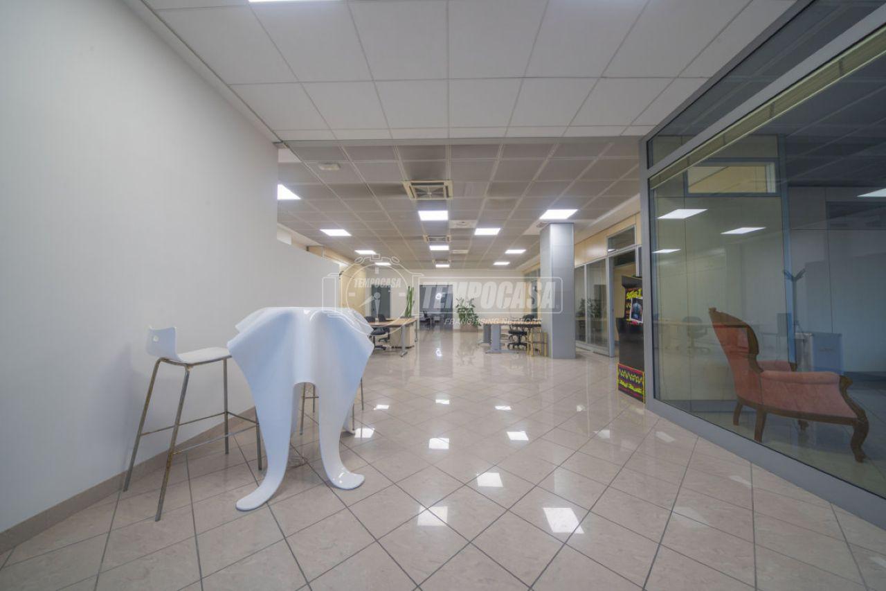 Ufficio in affitto a Corridonia