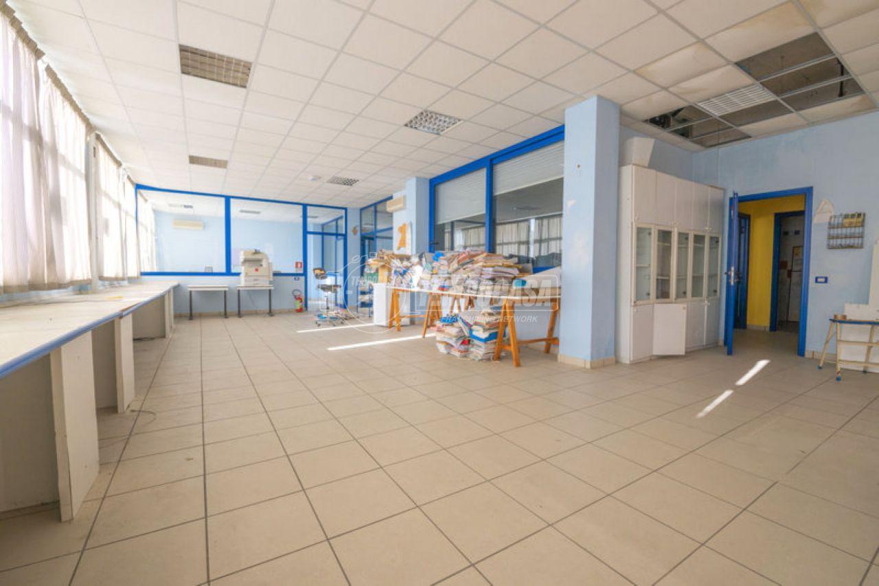 Ufficio in vendita a Montegranaro