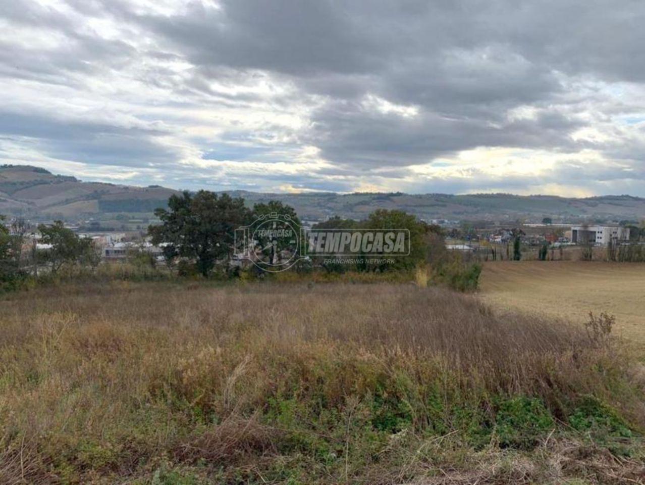 Terreno edificabile in vendita a Monte Urano