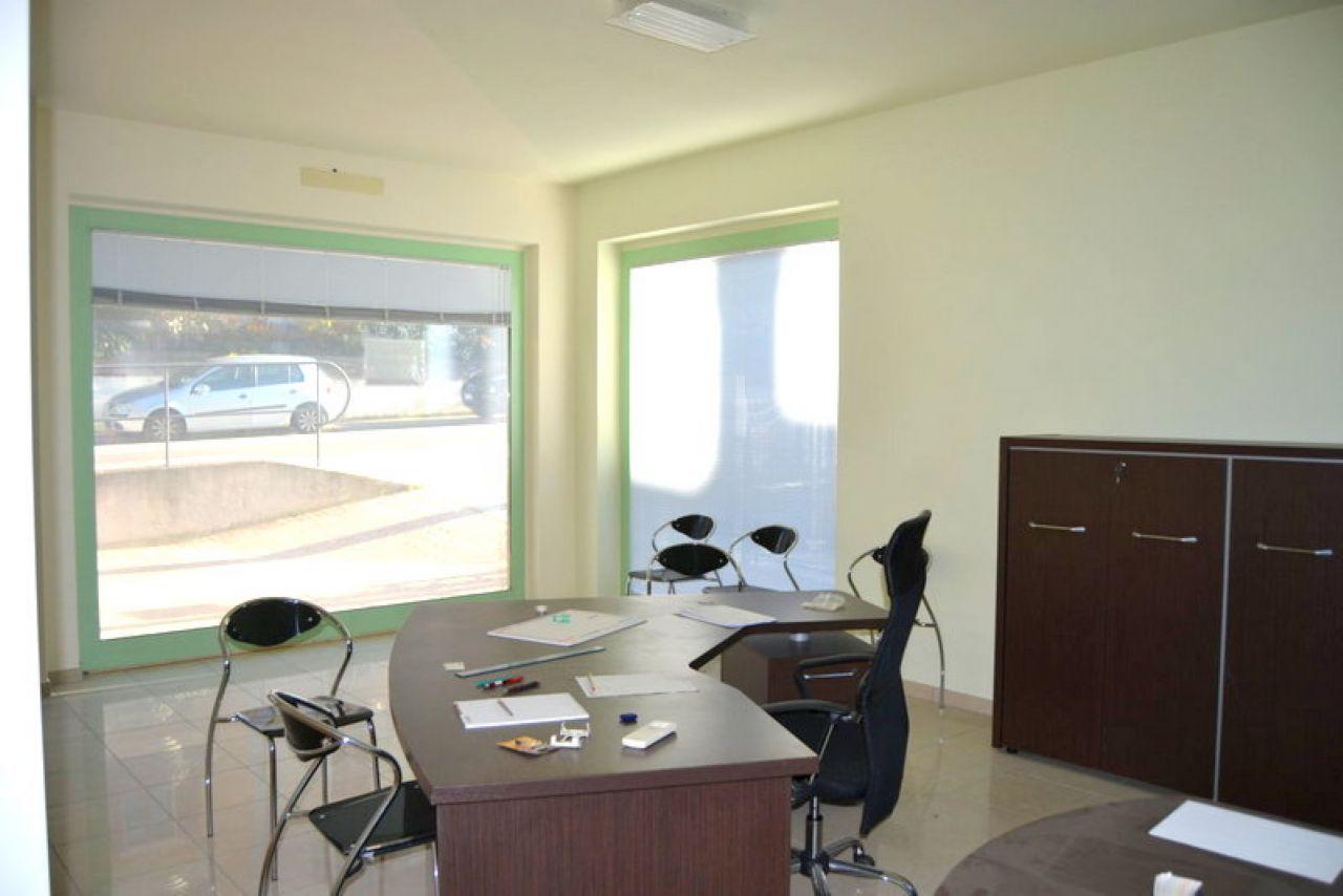 Negozio in vendita a Sant'Elpidio A Mare