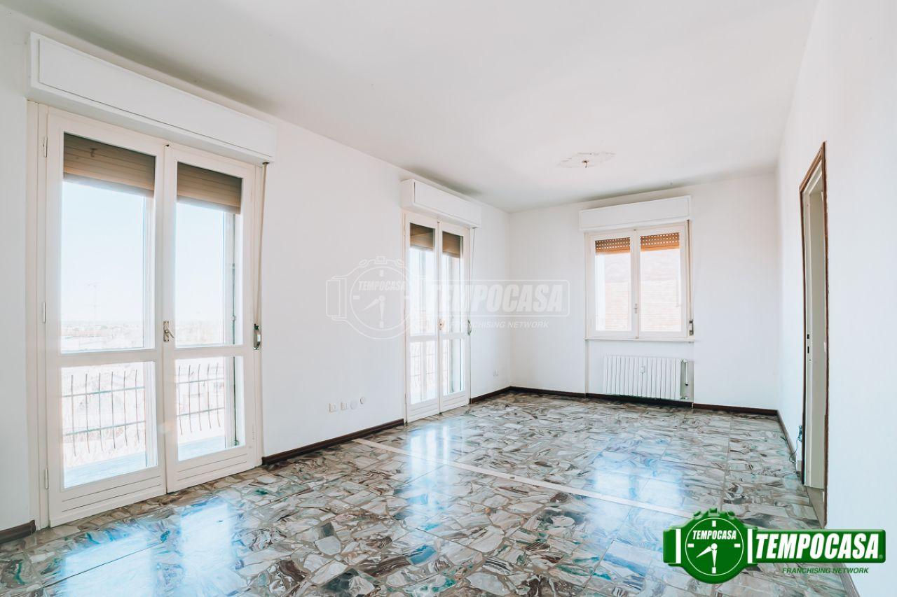 Trilocale in Via Giovanni Amendola, Voghera