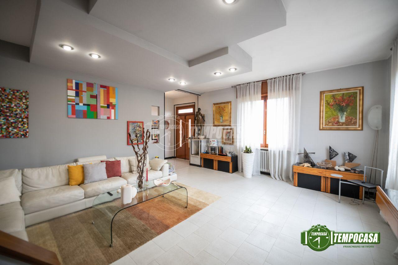 Casa indipendente in vendita a Voghera