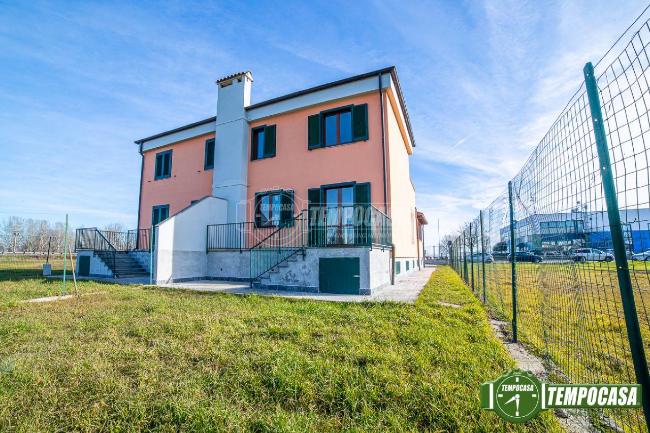 Villa a schiera in Via Sandro Pertini, Casei Gerola
