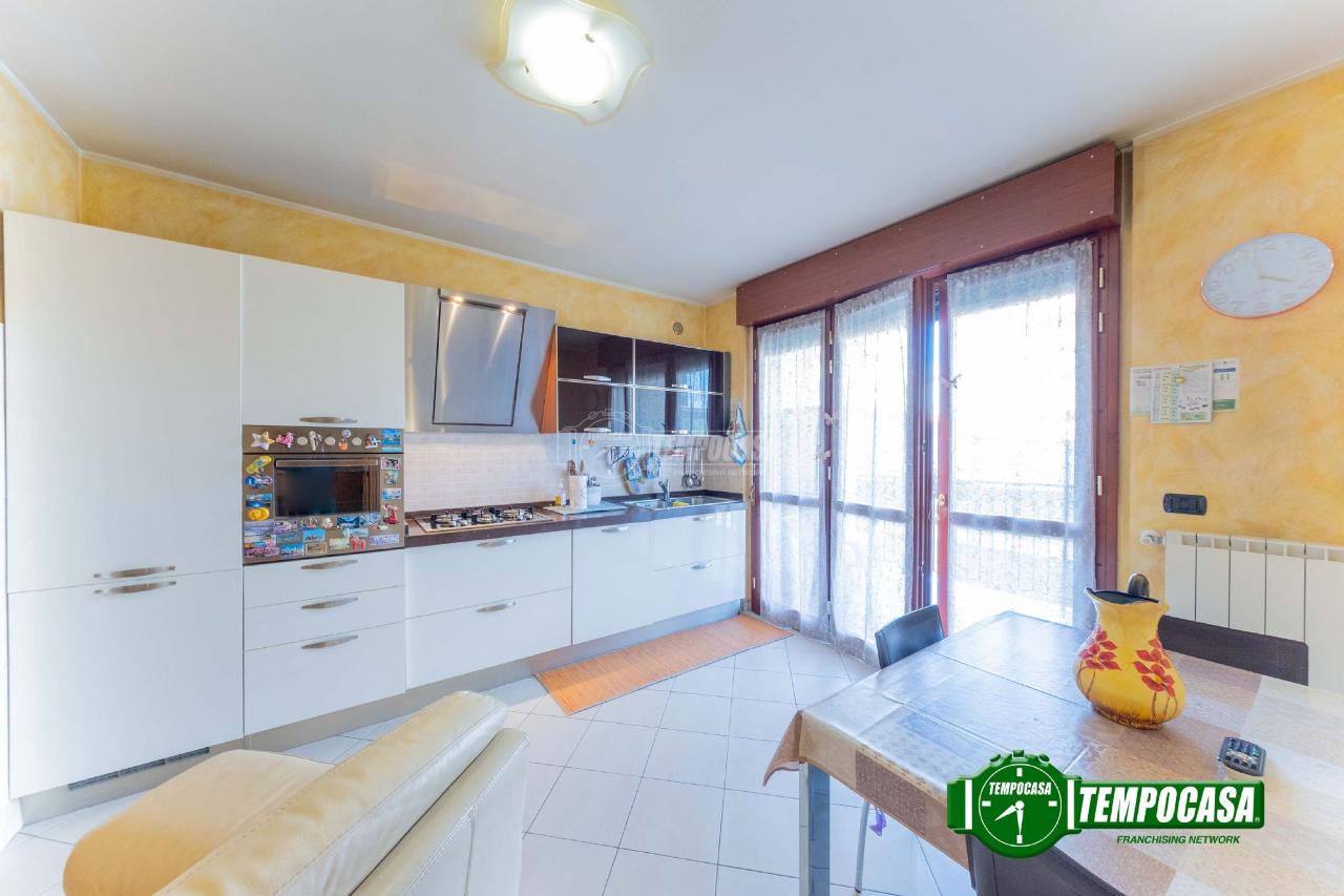 Trilocale in Via Santa Maria 10, Bareggio