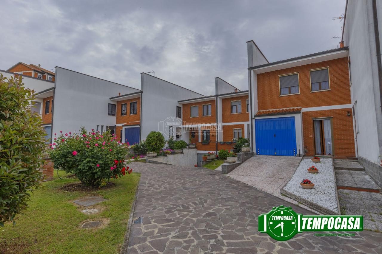 Villa a schiera in Via Antonio Meucci, Gaggiano