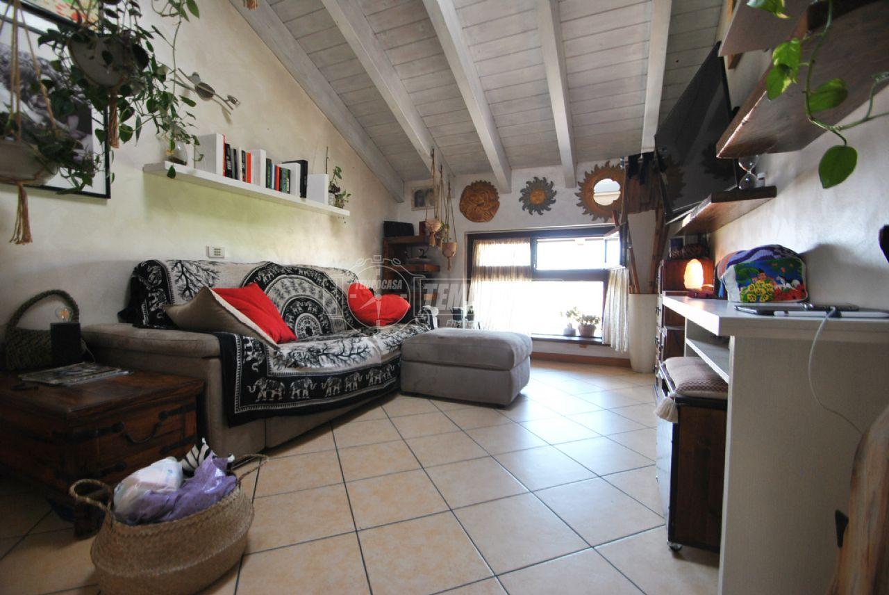 Appartamento in vendita a Caronno Pertusella