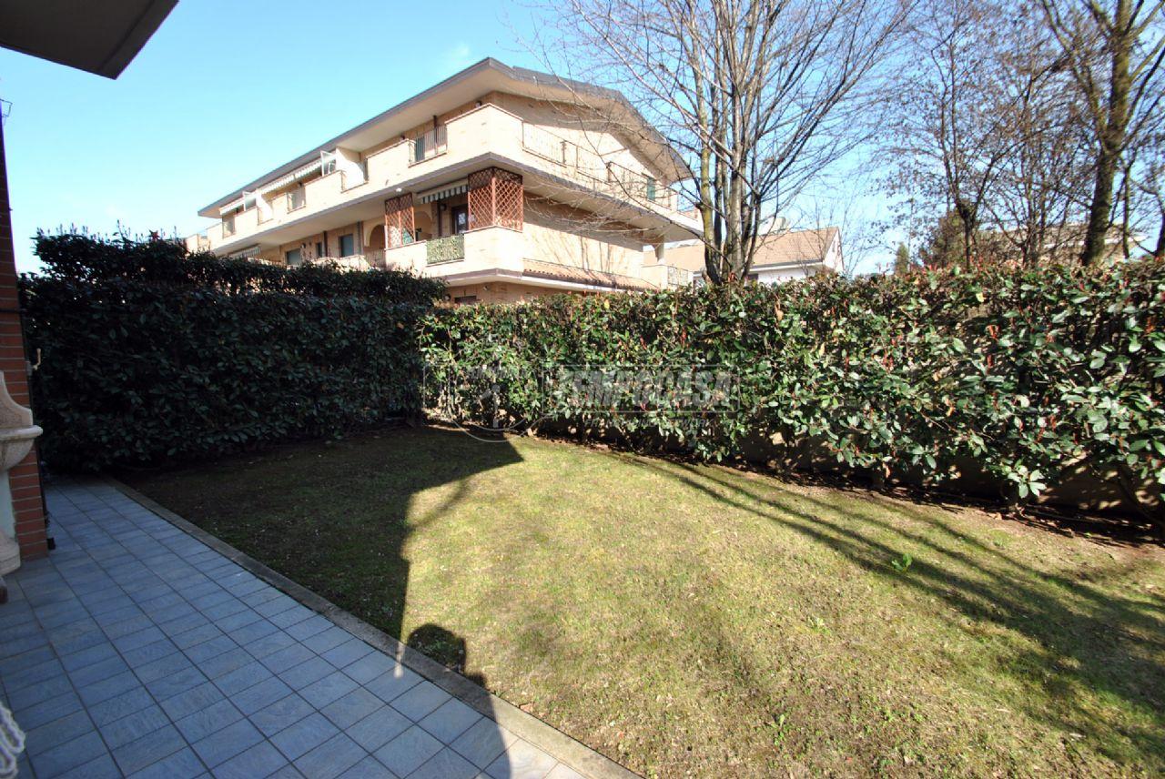 Appartamento in vendita a Caronno Pertusella