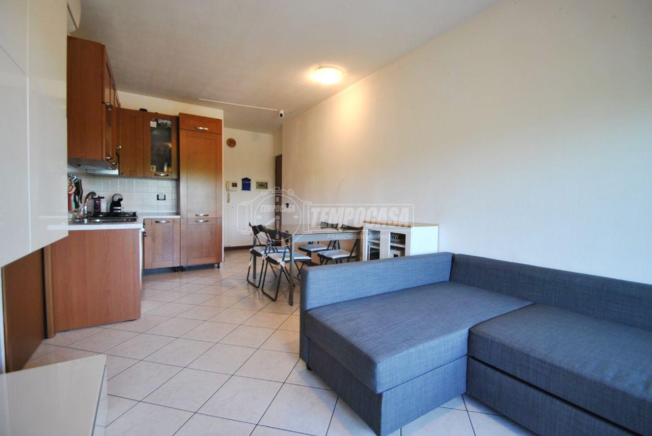 Appartamento in vendita a Caronno Pertusella