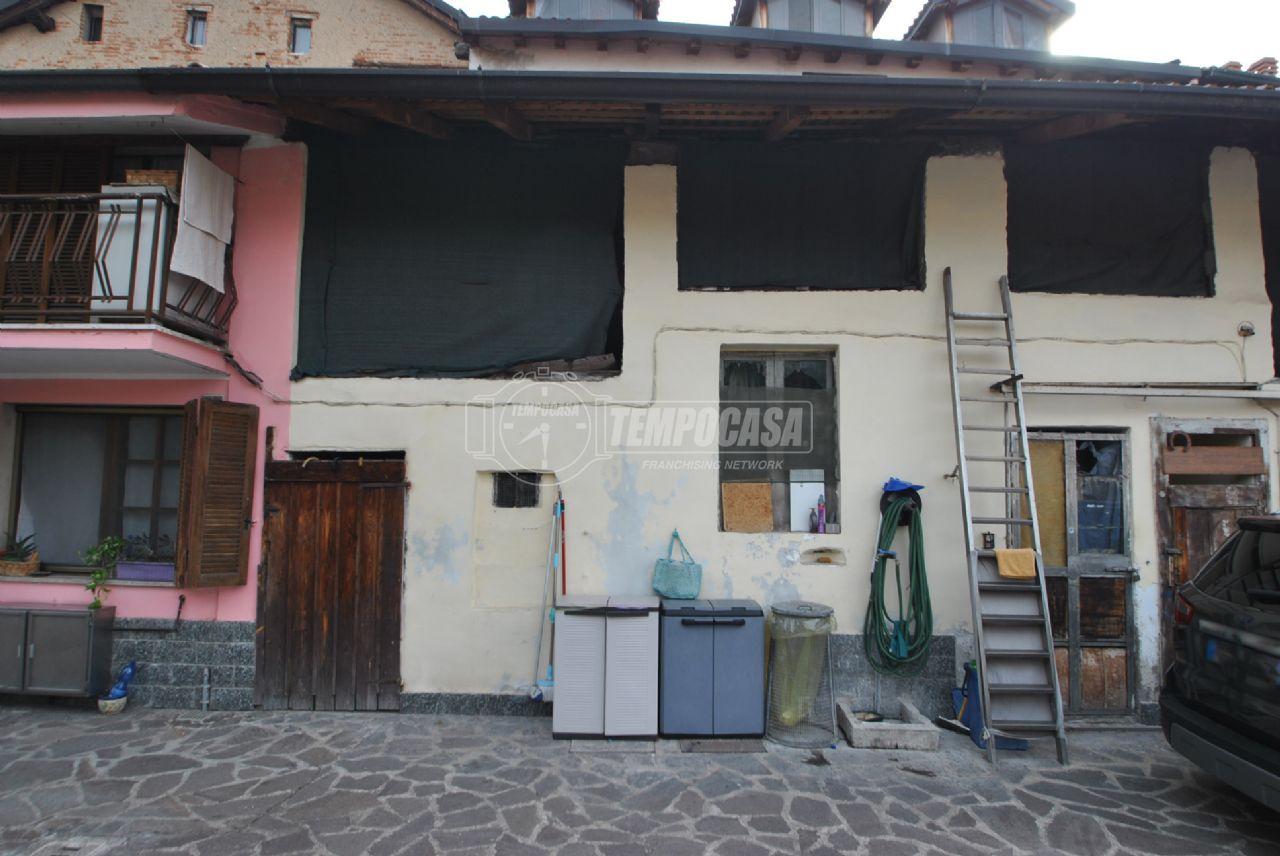 Rustico in vendita a Caronno Pertusella