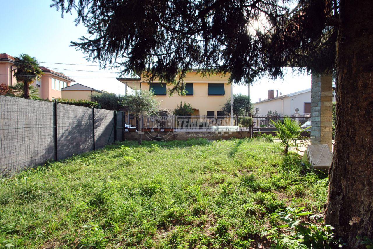 Appartamento in vendita a Caronno Pertusella