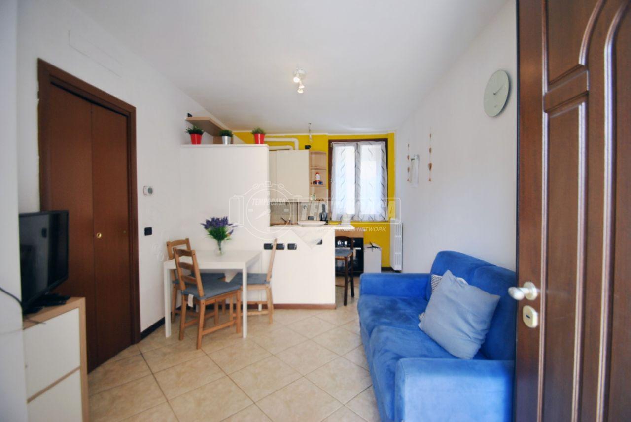 Appartamento in vendita a Caronno Pertusella