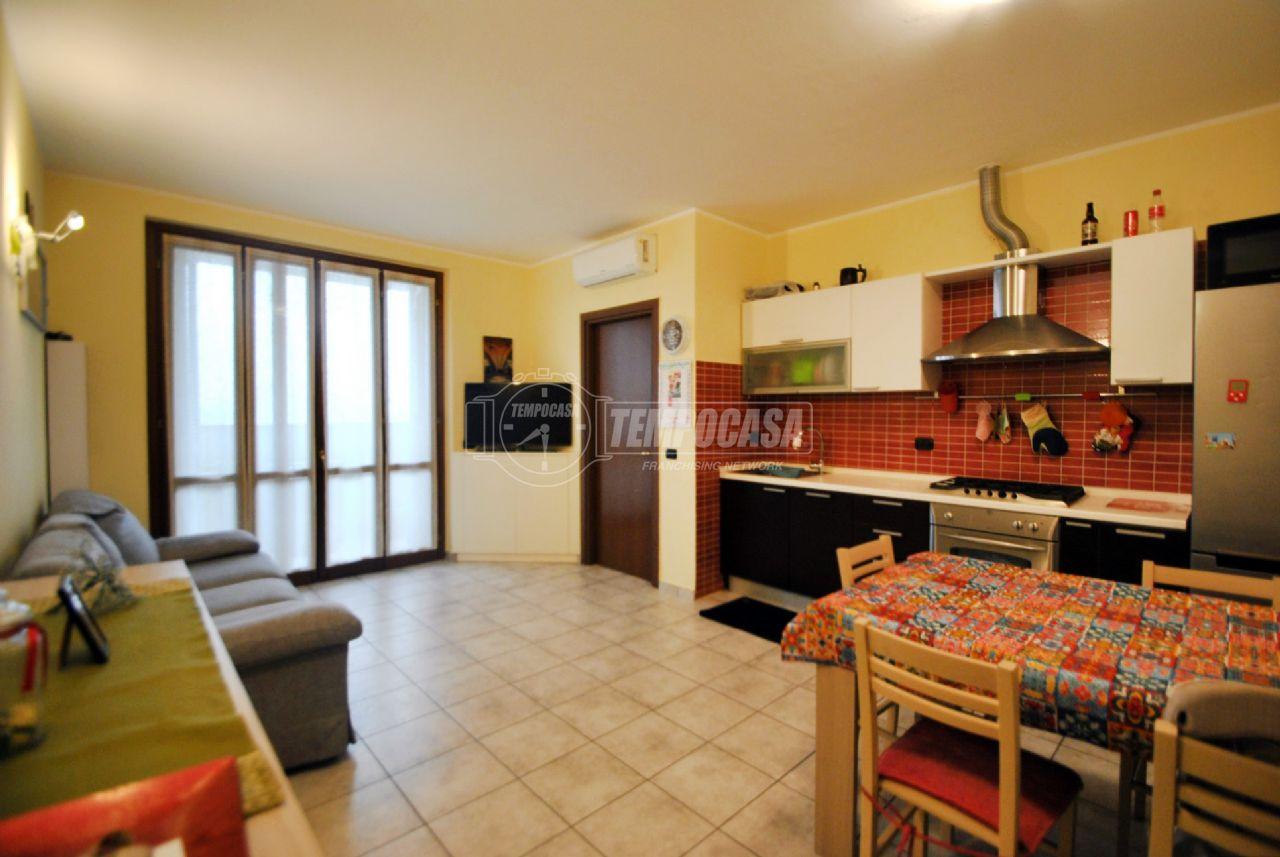 Appartamento in vendita a Caronno Pertusella