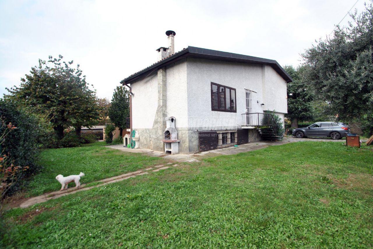 Villa in vendita a Caronno Pertusella