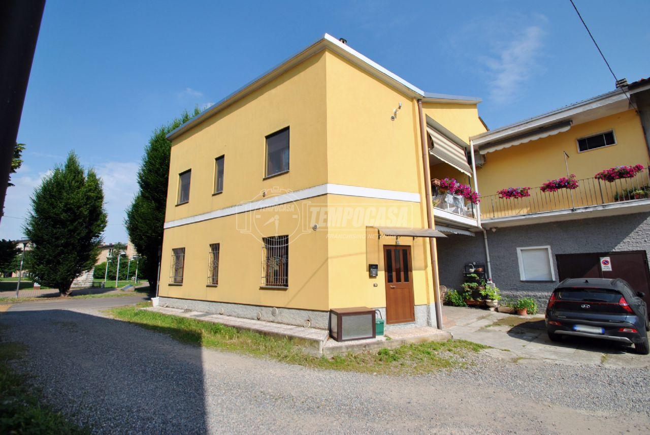 Appartamento in vendita a Caronno Pertusella