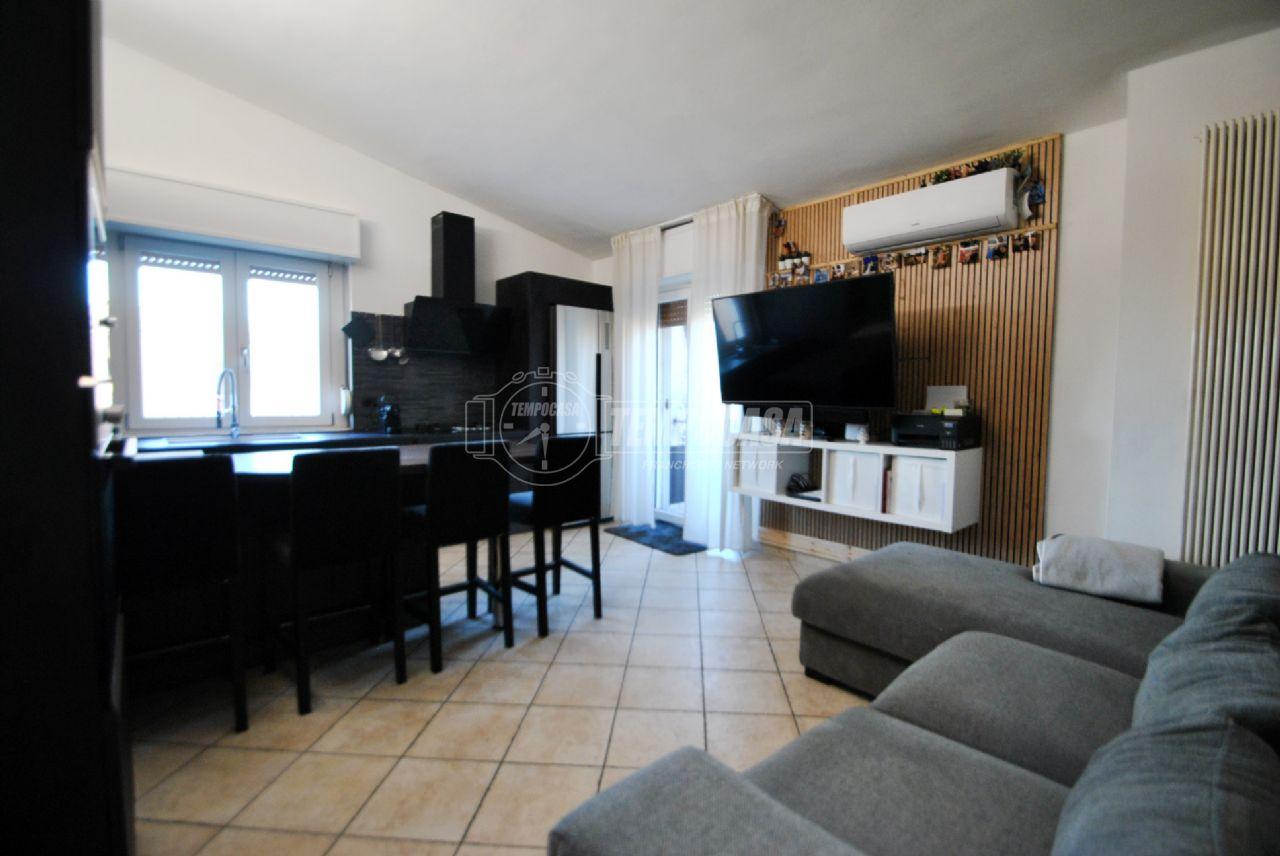 Appartamento in vendita a Caronno Pertusella