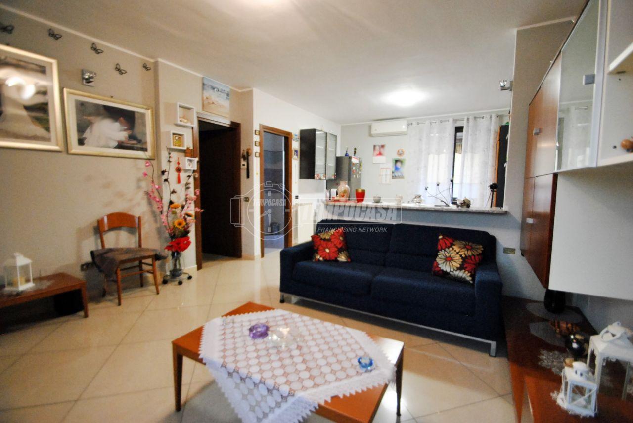 Villa a schiera in vendita a Caronno Pertusella