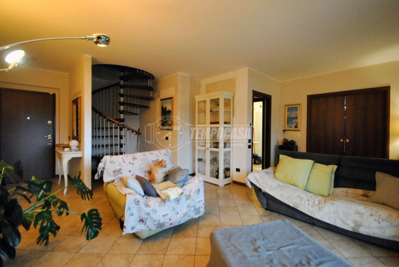 Appartamento in vendita a Caronno Pertusella