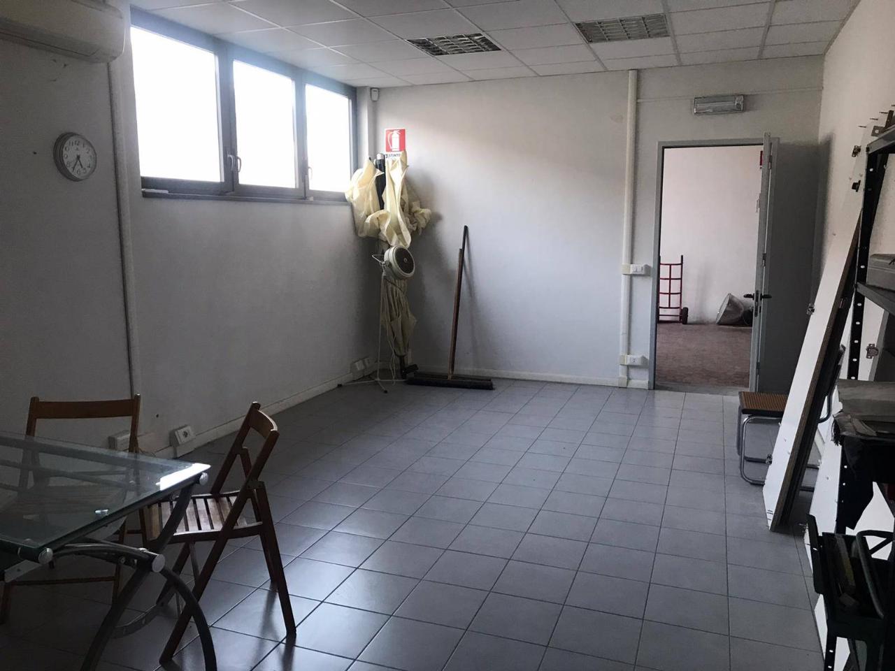 Capannone in vendita a Campi Bisenzio