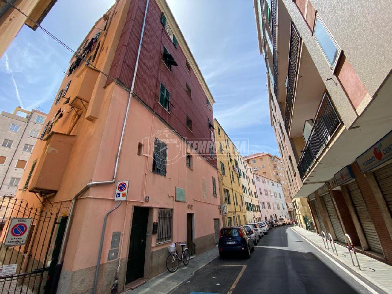 Trilocale in Via Giuseppe Saredo 9, Savona