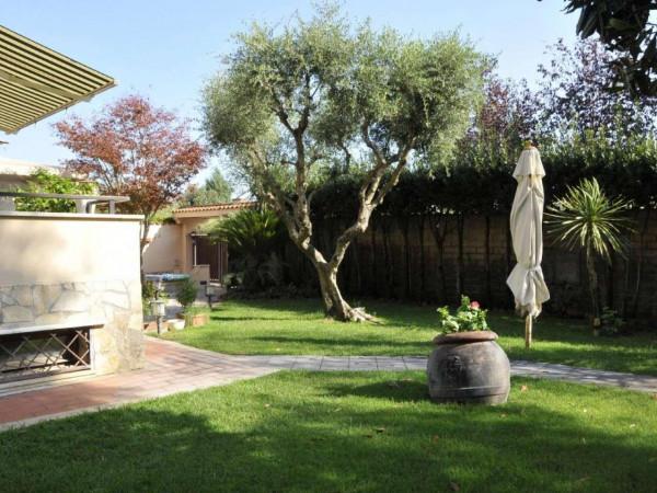 Villa plurifamiliare in vendita a Roma