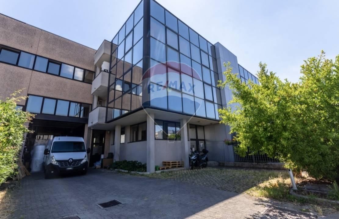 Capannone in vendita a Assago