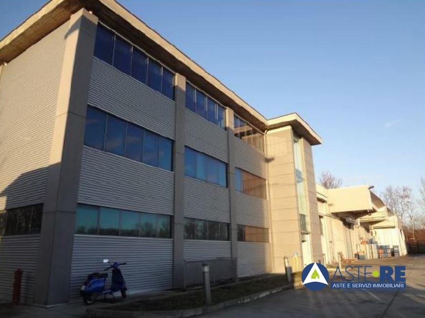 Capannone in vendita a Carvico