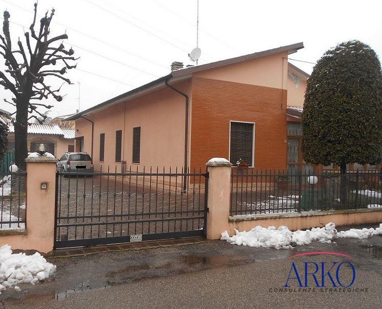 Casa indipendente in vendita a Modena