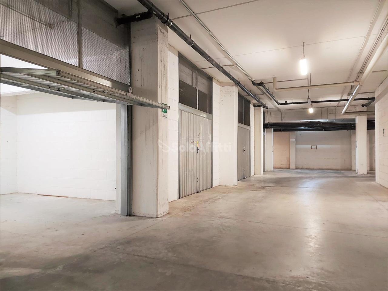 Parcheggio chiuso in affitto a Fiumicino