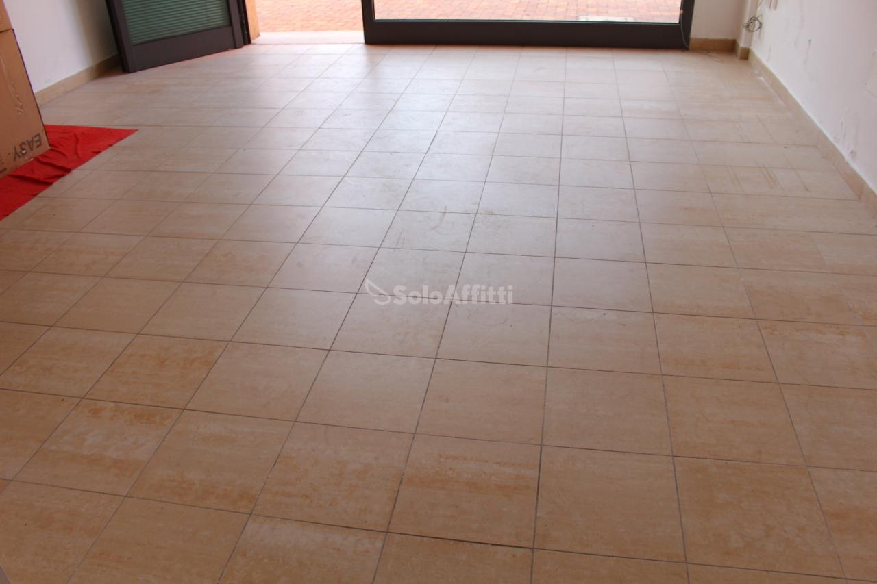 Negozio in affitto a Forli'