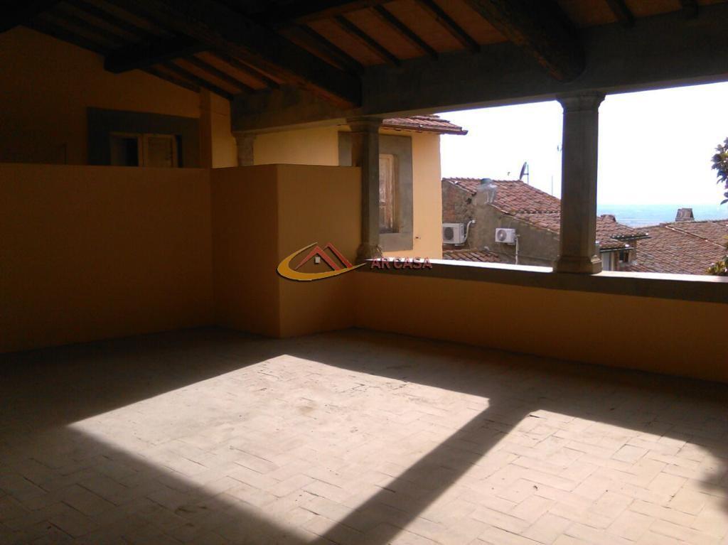 Esercizio commerciale in vendita a Cortona