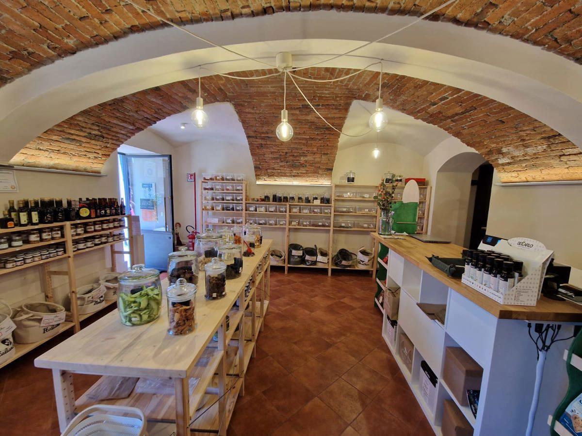 Negozio in affitto a Sarzana