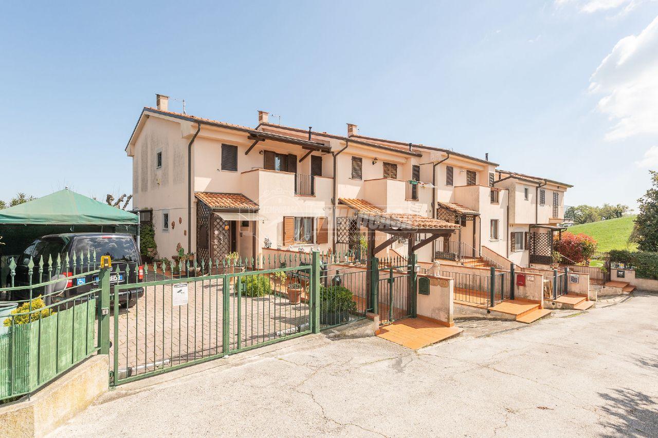 Villa a schiera, Potenza Picena