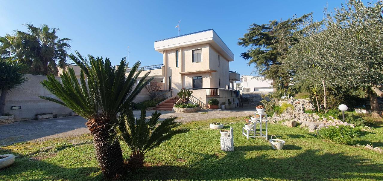 Villa bifamiliare in vendita a Conversano