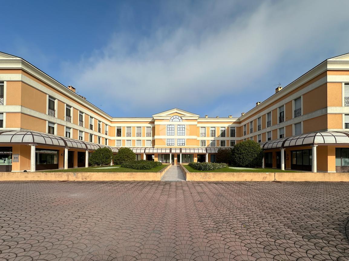 Negozio in affitto a Montichiari