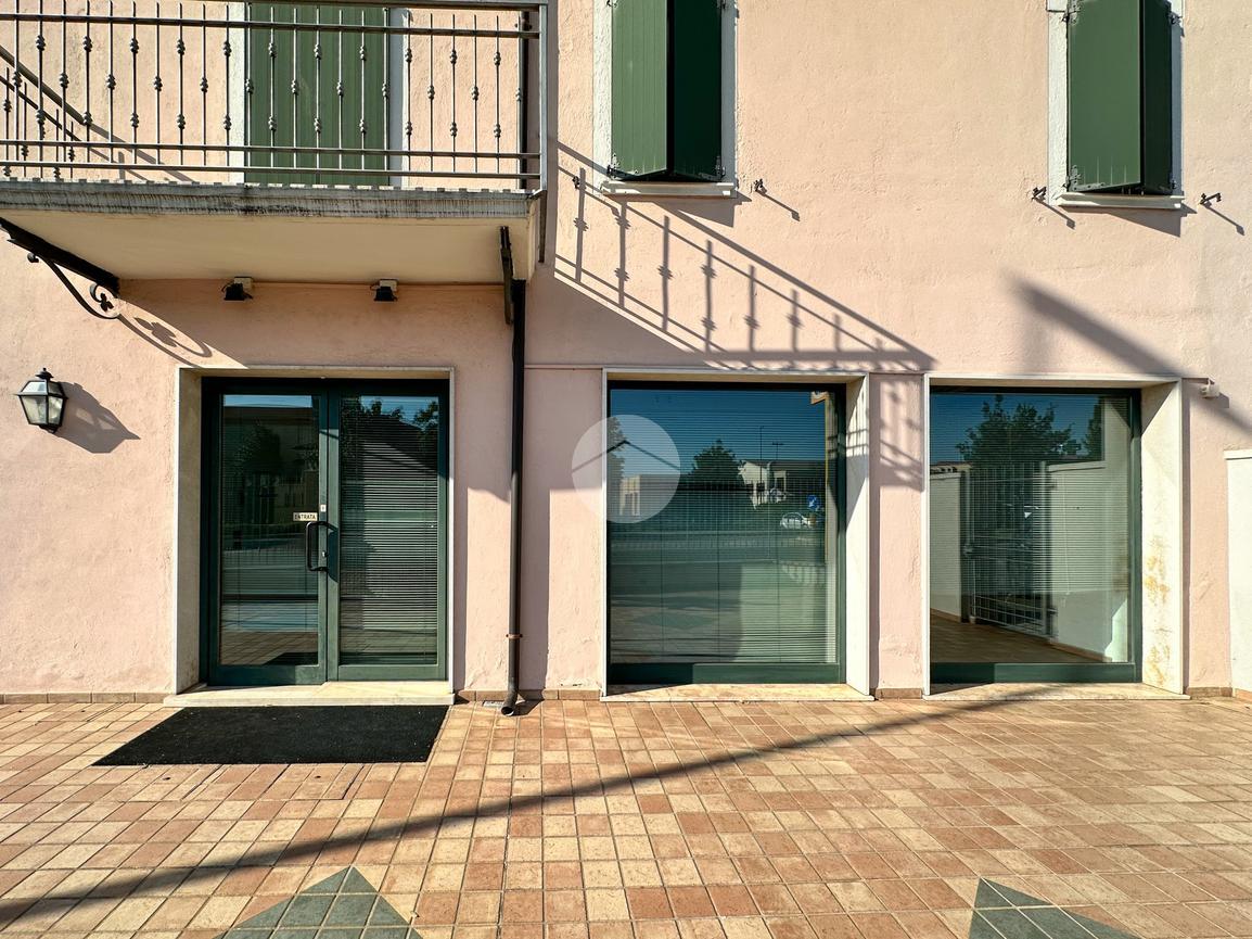 Negozio in affitto a Calcinato