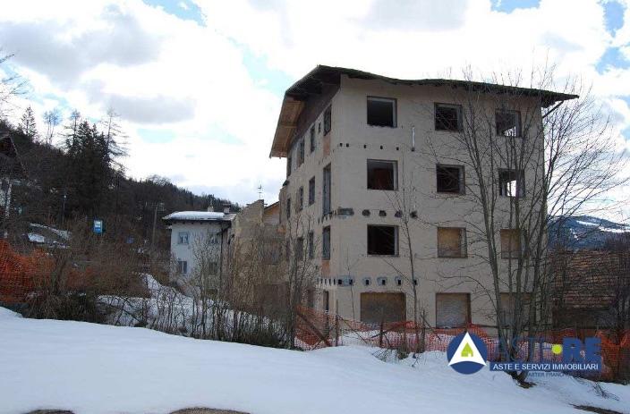 Palazzina commerciale in vendita a Folgaria
