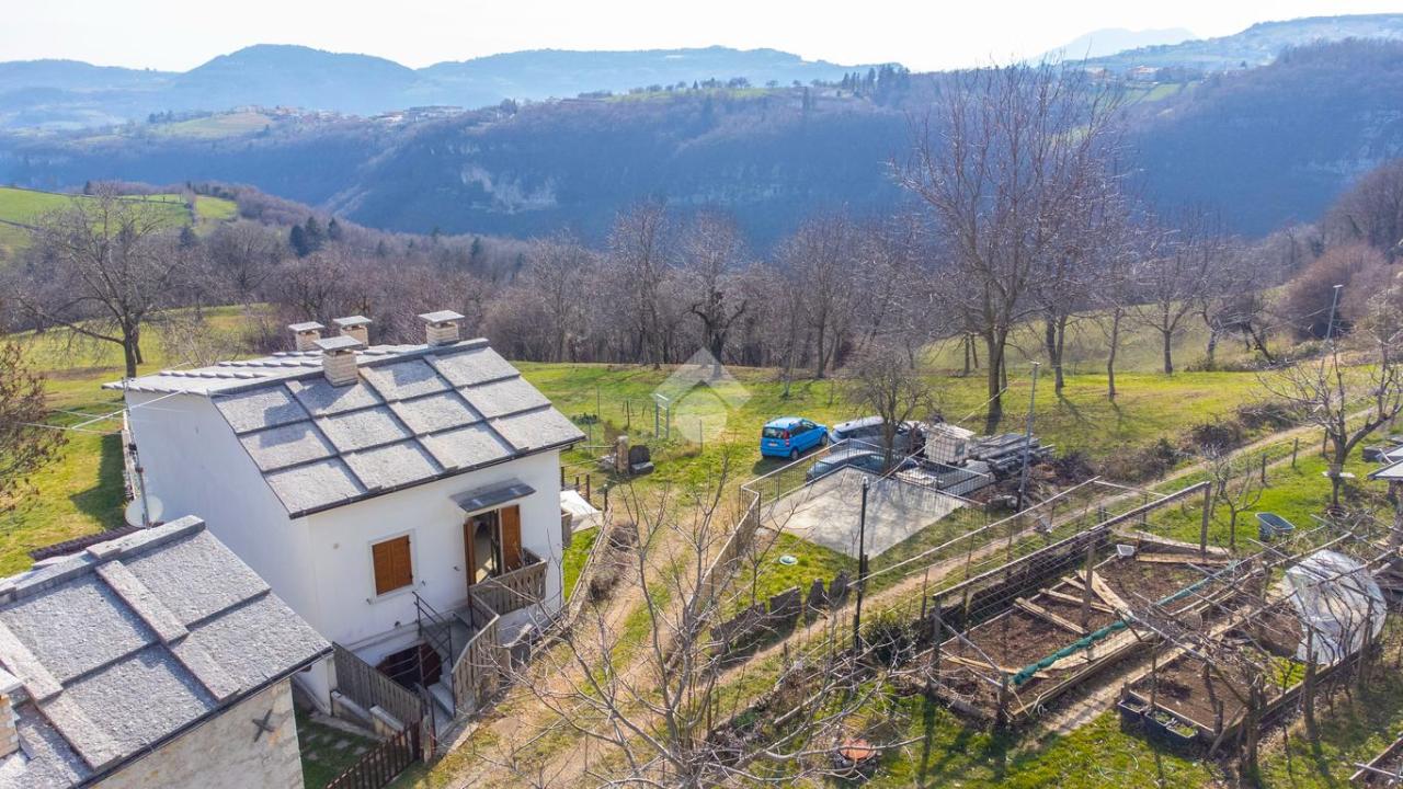 Rustico in vendita a Erbezzo