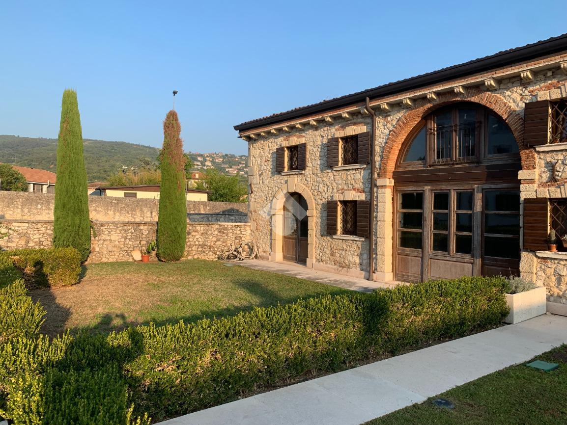 Casa indipendente in vendita a Negrar