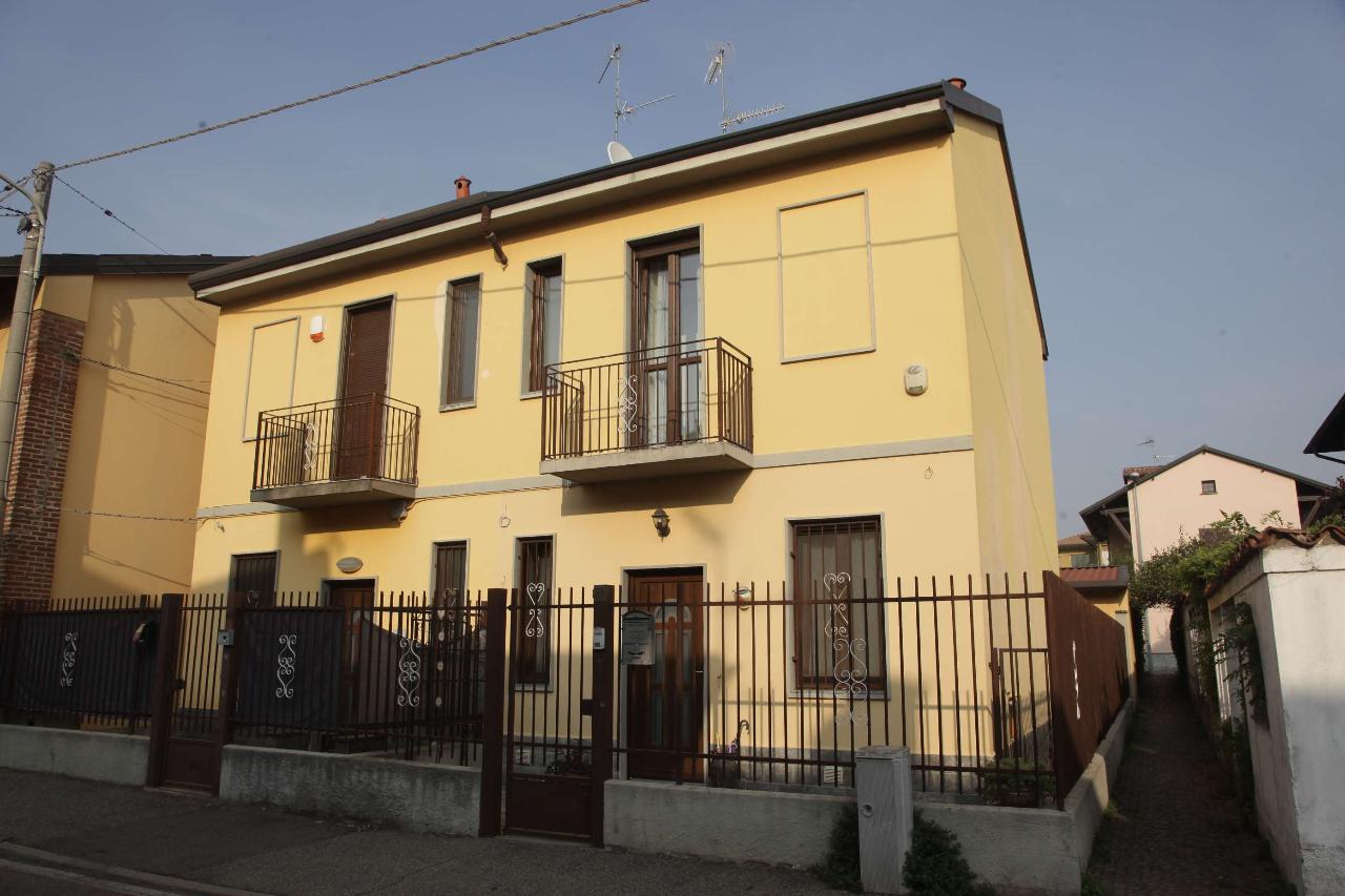 Porzione di casa in vendita a Rosate