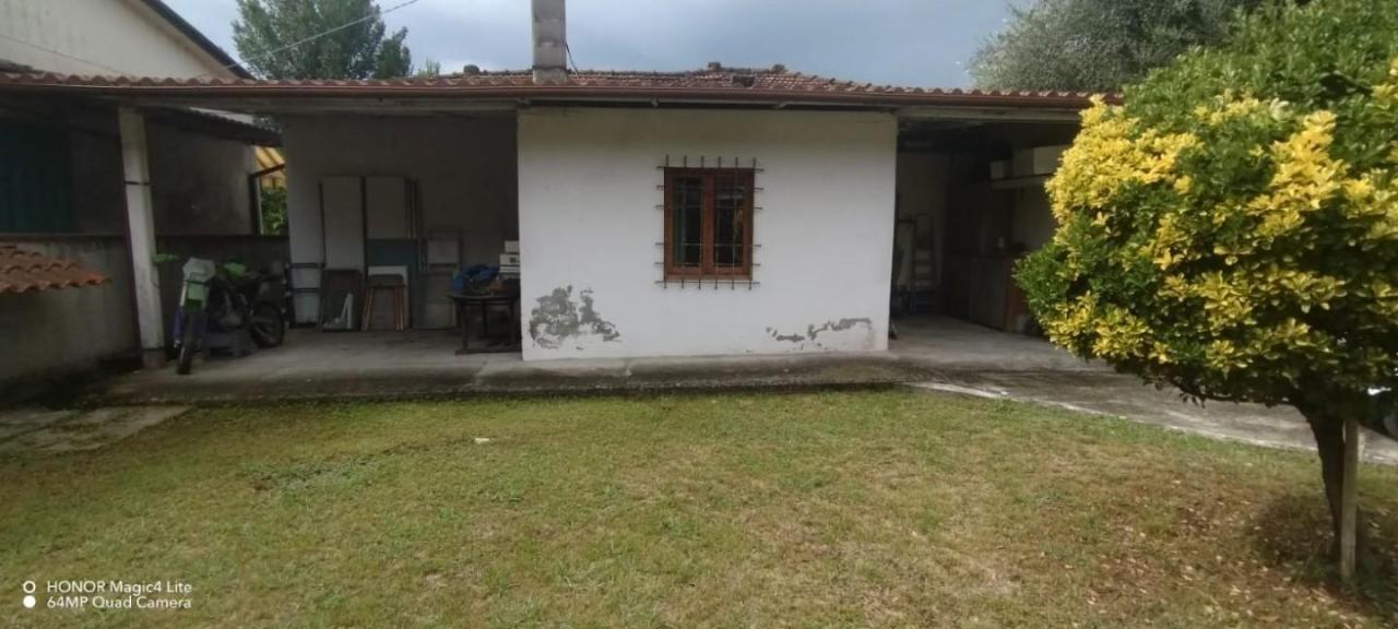 Porzione di casa in vendita a Massa