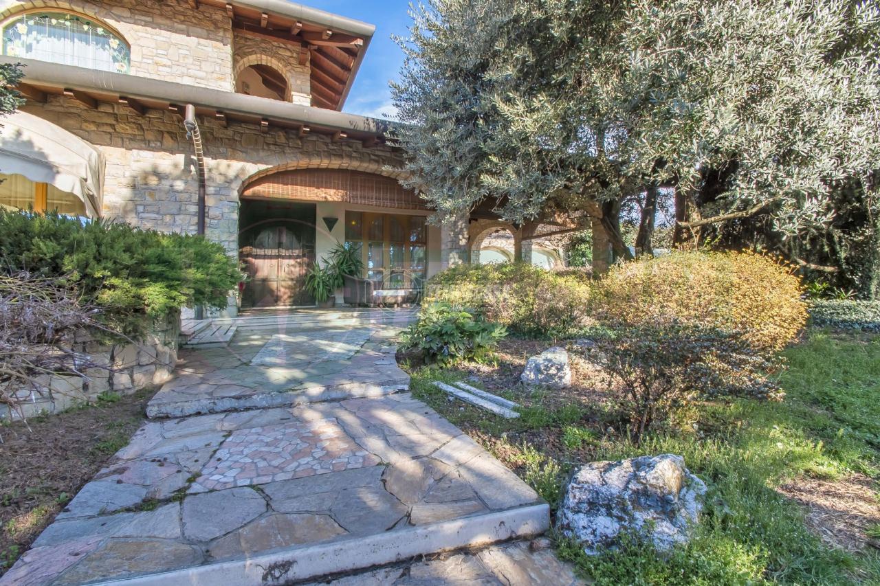 Appartamento in vendita a Gorla Minore