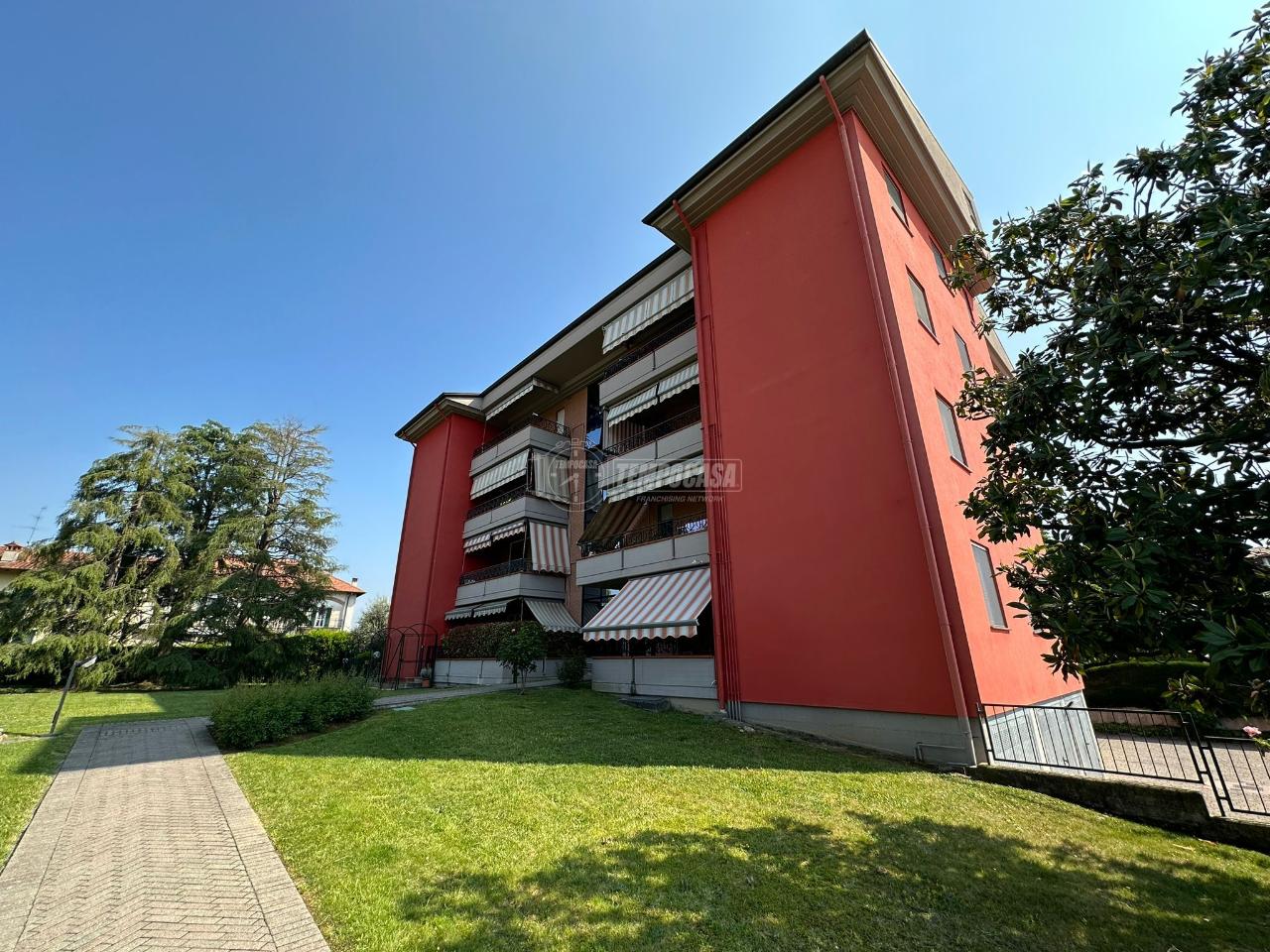 Trilocale in Via a.Grandi, Cornate d'Adda