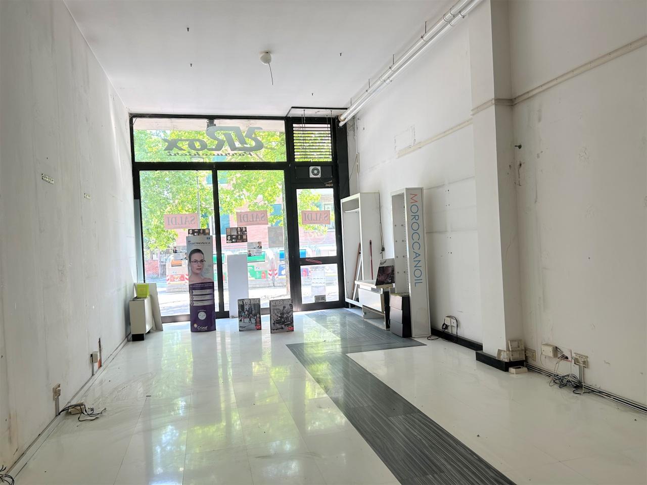 Palazzina commerciale in vendita a Arezzo