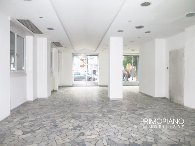 Esercizio commerciale in affitto a Trento